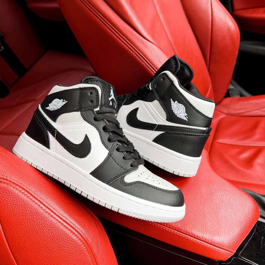 Джордани Жіночі Чорно-білі Кросівки Високі Air Jordan Retro 1 Black ...
